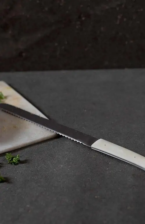 THE COLLECTIVE HOME Blanco Bread Knife
