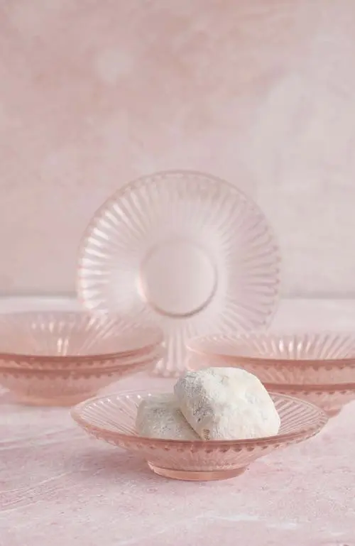 THE COLLECTIVE HOME Pressed Pink Glass Platesset Of 6 - Clear