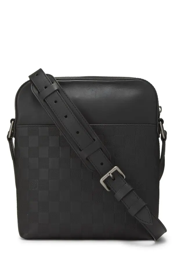 LOUIS VUITTON Damier Infini District Pochette