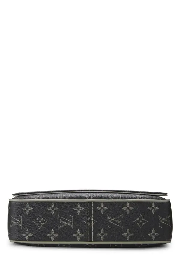 LOUIS VUITTON District Monogram Gradient - Black