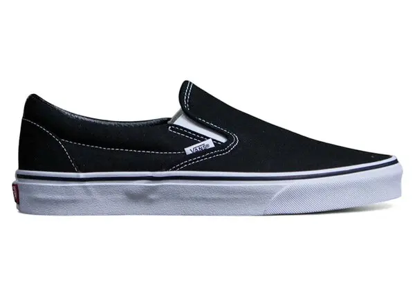 VANS Classic Slip-on Sneakers - Black/white
