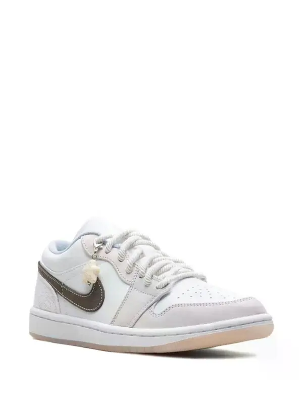 Nike Jordan 1 Low Sneakers