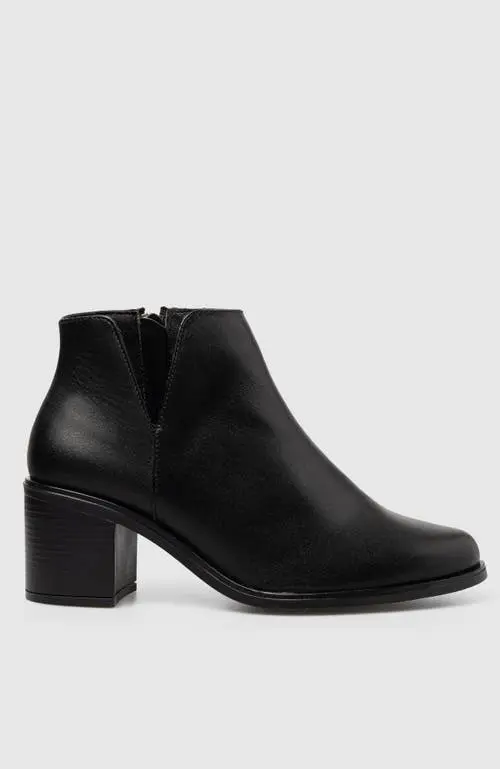 MANELA Alexa Block Heel Bootie