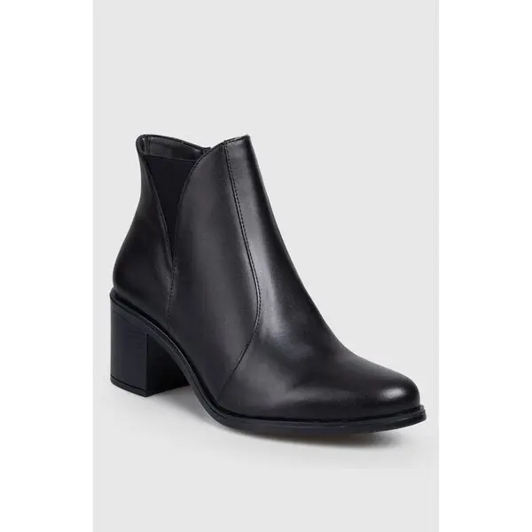 MANELA Leather Chelsea Boot