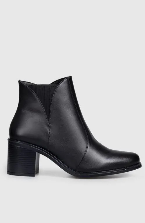 MANELA Leather Chelsea Boot