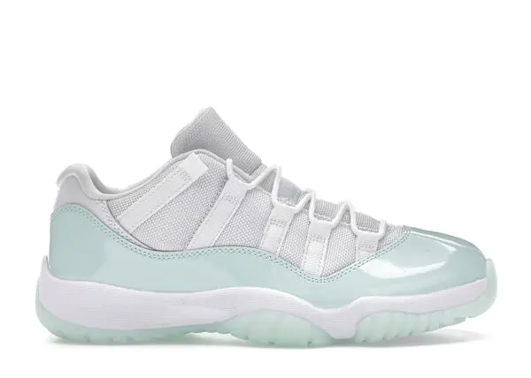 JORDAN 11 Retro Low Sneakers