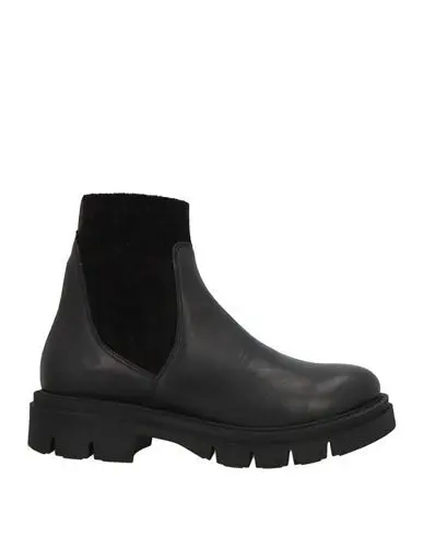 NILA & NILA Leather Chelsea Boots