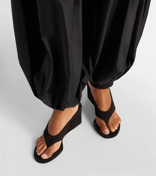 Alaïa Cube 75 Suede Wedge Thong Sandals - Black