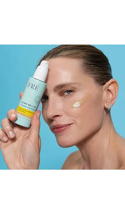 FRE Glow Me + Tinted Mineral Spf 50 - Light Medium
