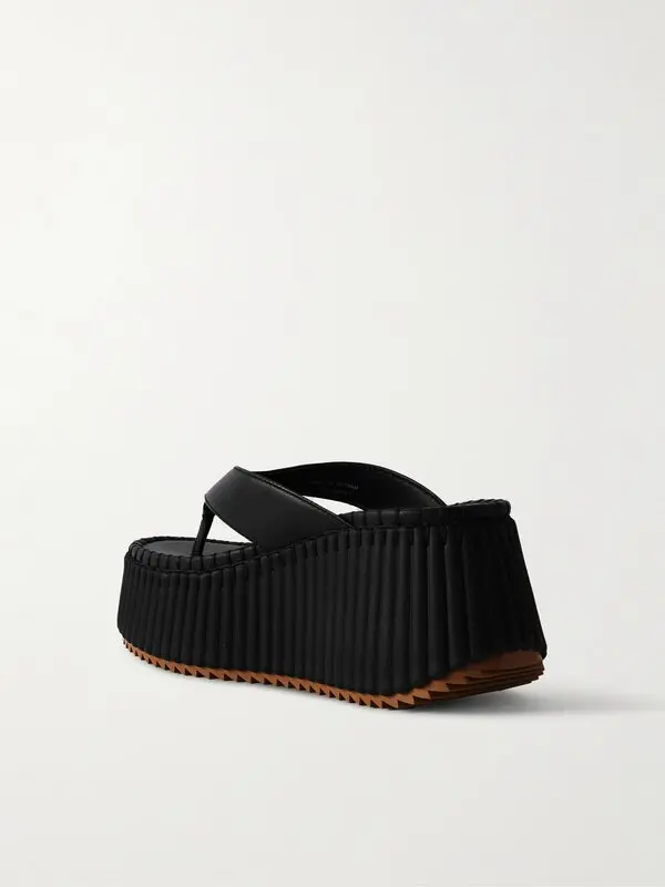Chloé Nama Leather Platform Flip Flops - Black