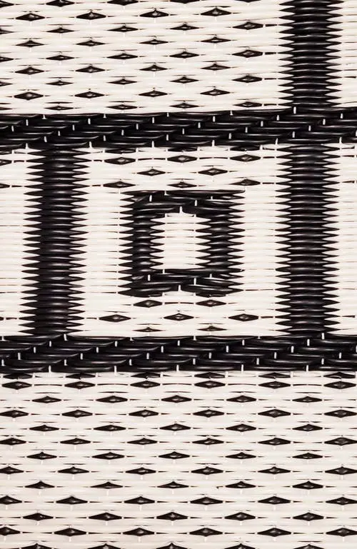 MAD MATS Border Black & White