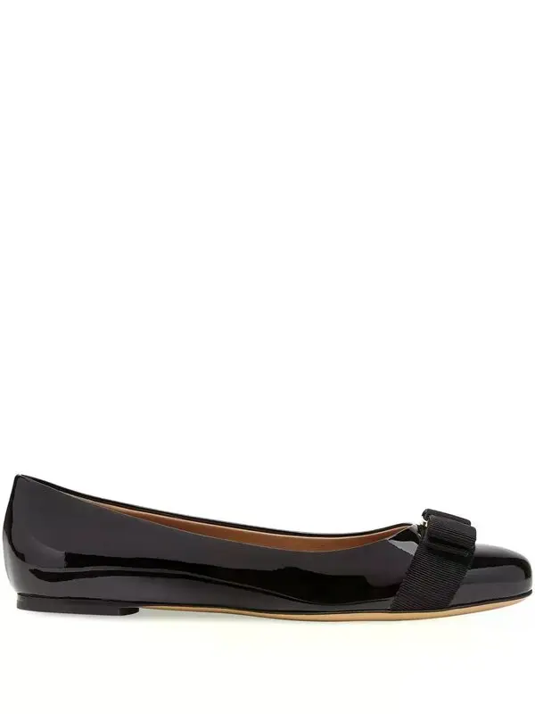 FERRAGAMO Varina Patent Ballet Flats - Black