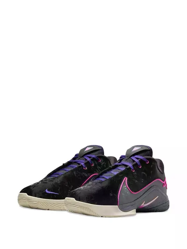 Nike Lebron 22 Light Sneakers