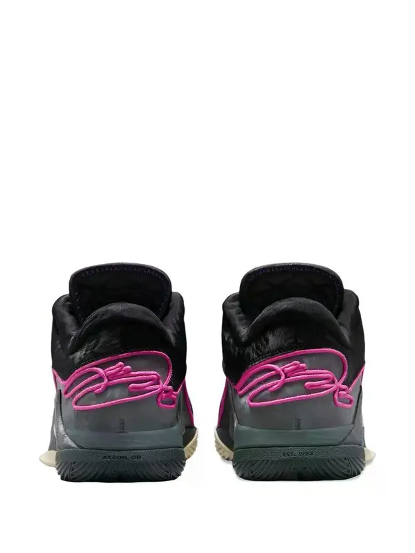 Nike Lebron 22 Light Sneakers