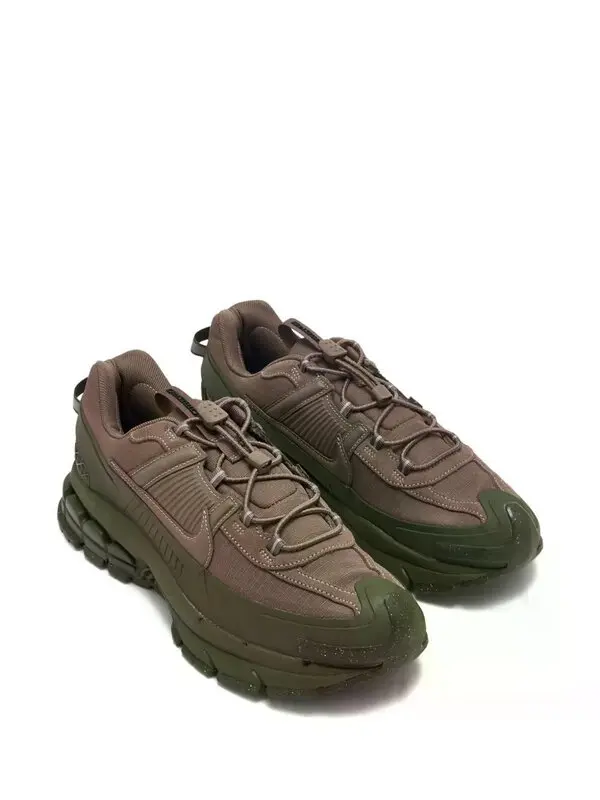 Nike Vomero Roam Sneakers