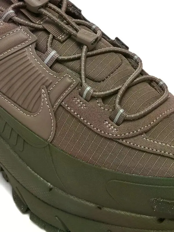 Nike Vomero Roam Sneakers