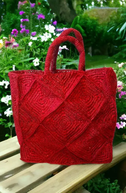 ZANATANY CONCEPTS Nico Raffia Tote Bag - Red