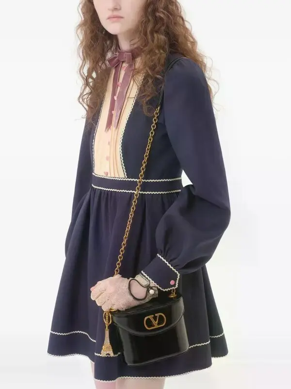 Valentino Garavani Vain Vanity Bag In Shiny Calfskin - Black