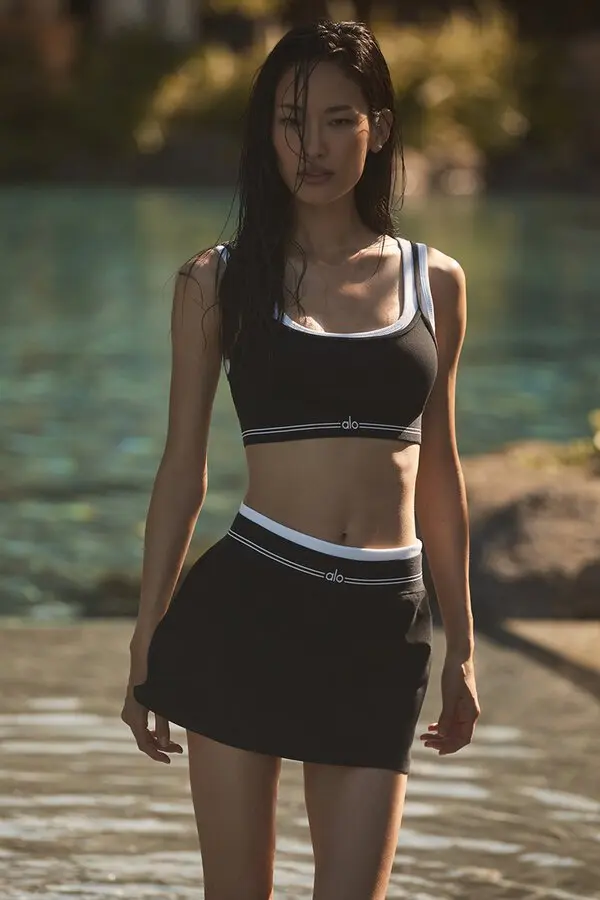 Alo Yoga Airbrush Better Together Tennis Skirt With Contrast Layering And Elasticated Waistband - Black/white
