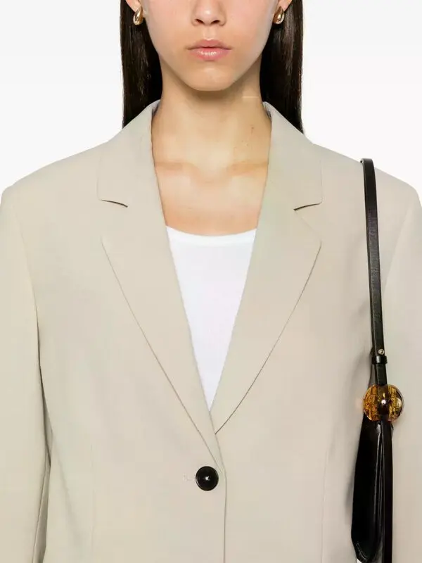 Closed Lola Blazer