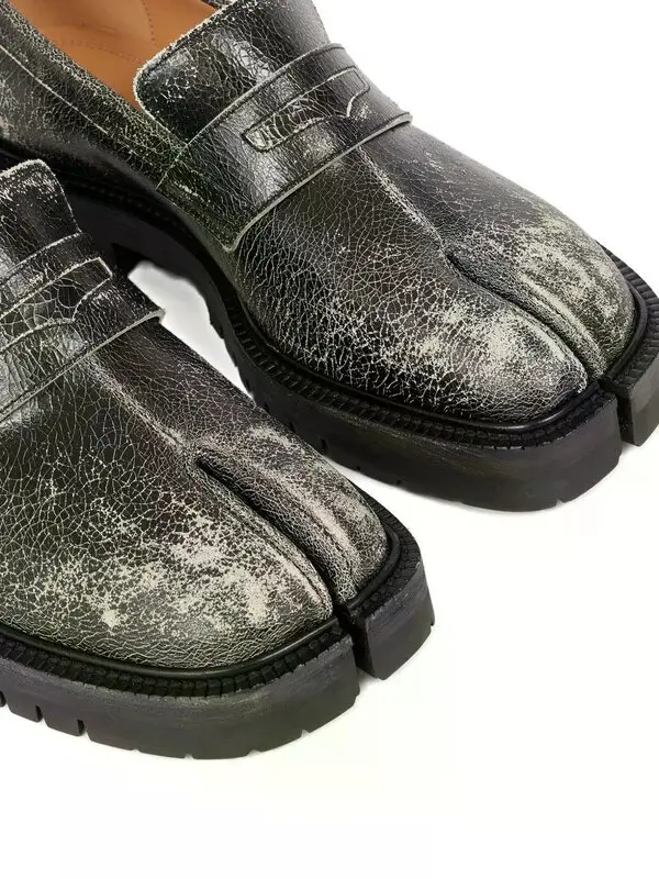 MAISON MARGIELA Tabi Crackled Loafers - Black