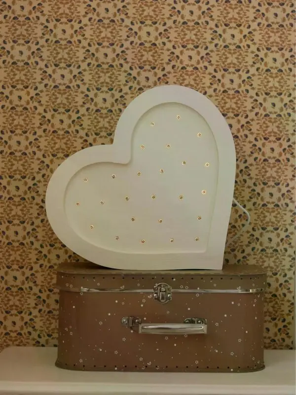 LITTLE LIGHTS Heart-shaped Illuminated Wall Decor