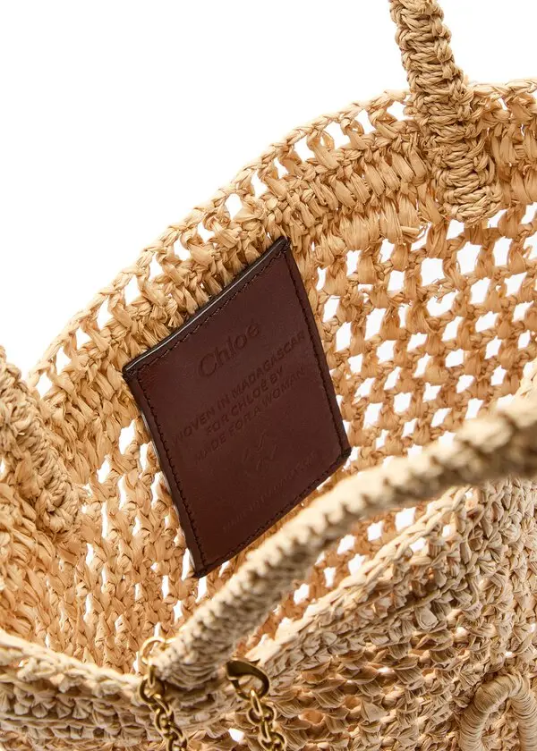 Chloé Raffia Tote With Charm And Applique - Sand