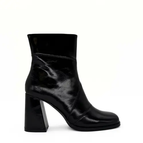 AMIE RAFA Leather Booties With Buckle Detail - Black