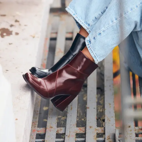AMIE RAFA Leather Booties With Buckle Detail - Black