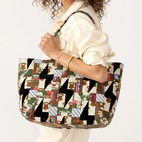 VERA BRADLEY Harry Potter™ Hogwarts Library Patchwork Hathaway Tote Bag