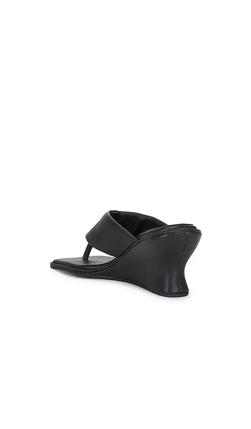 ST. AGNI Soft Thong Contour Wedge