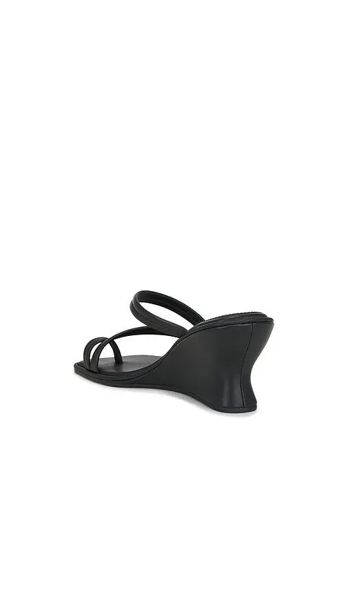 ST. AGNI Soft Strap Contour Wedge
