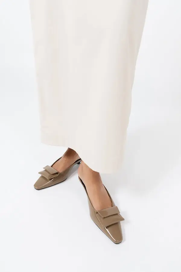 ST. AGNI Petit Pouch Heel - Oak