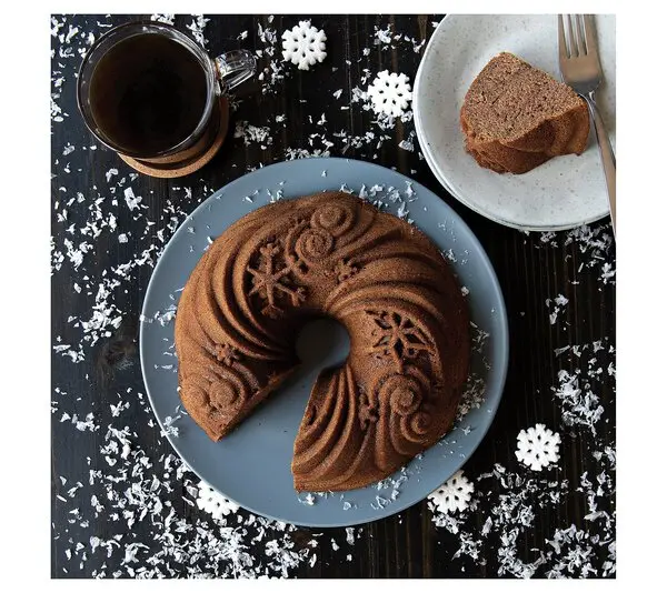 NORDICWARE Let It Snow Bundt & Slicer Set