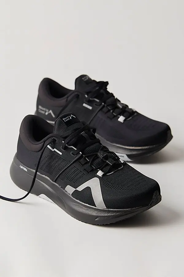 MOUNT TO COAST R1 Sneakers - Black