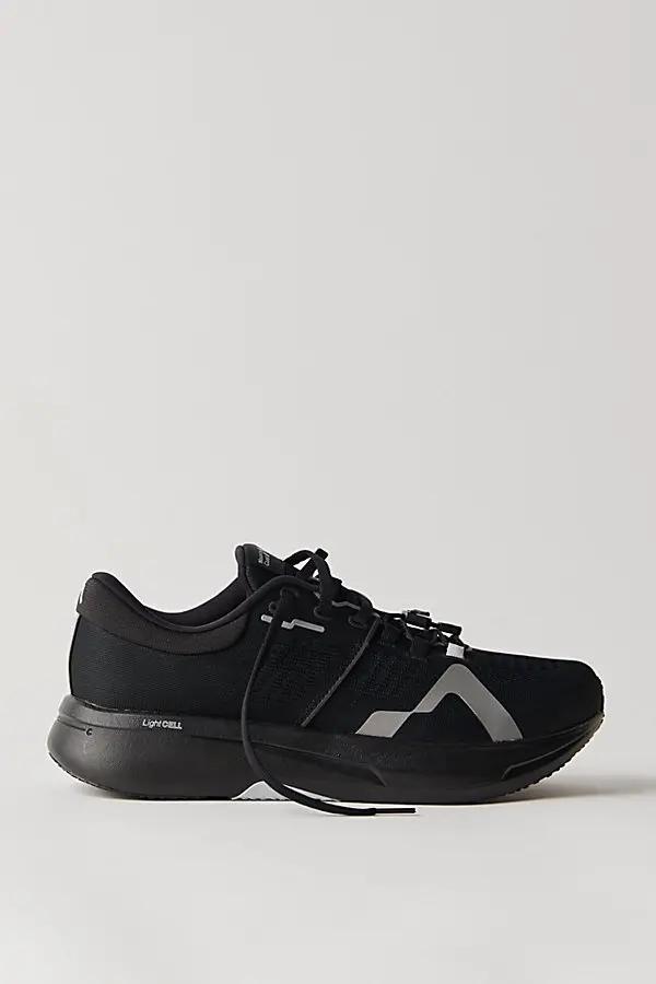 MOUNT TO COAST R1 Sneakers - Black