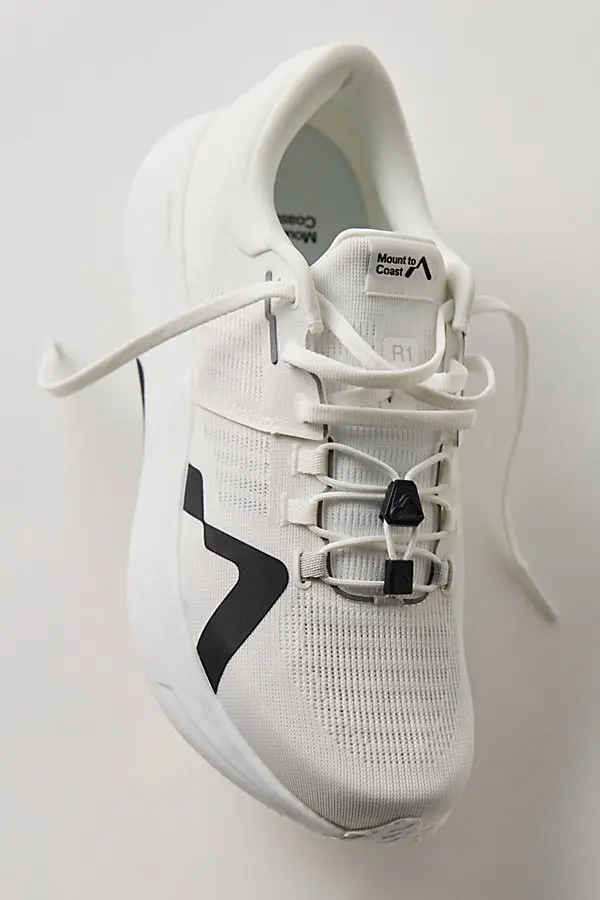 MOUNT TO COAST R1 Sneakers - White