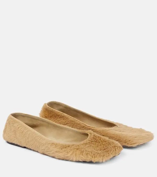 THE ROW Calf Hair Ballerinas - Beige