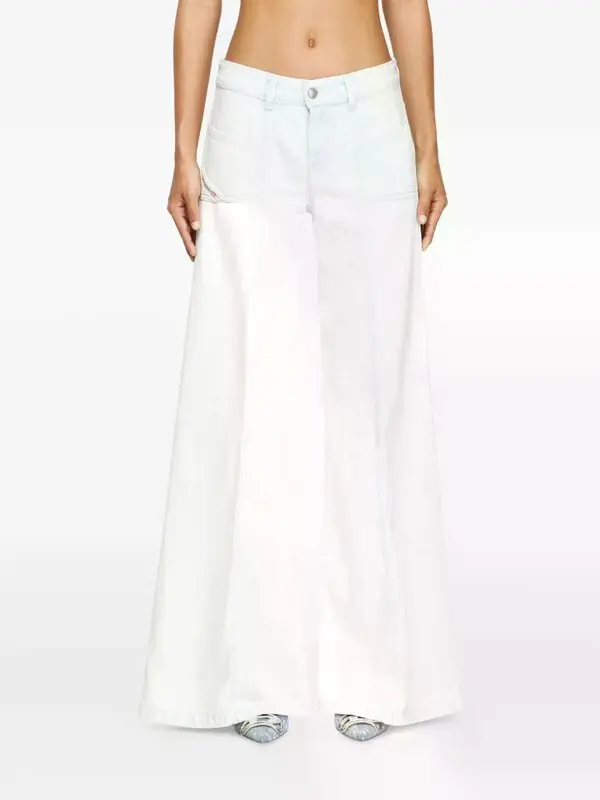 DIESEL® D-akii 09m08 Flared Jeans - White