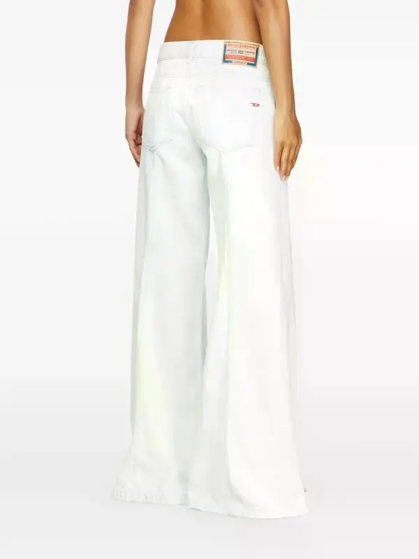 DIESEL® D-akii 09m08 Flared Jeans - White