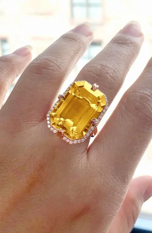 Goshwara Emerald Cut Ring With Pavé Diamonds - Yellow