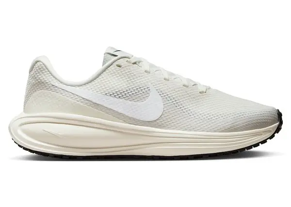 Nike Revolution 8 Sneakers