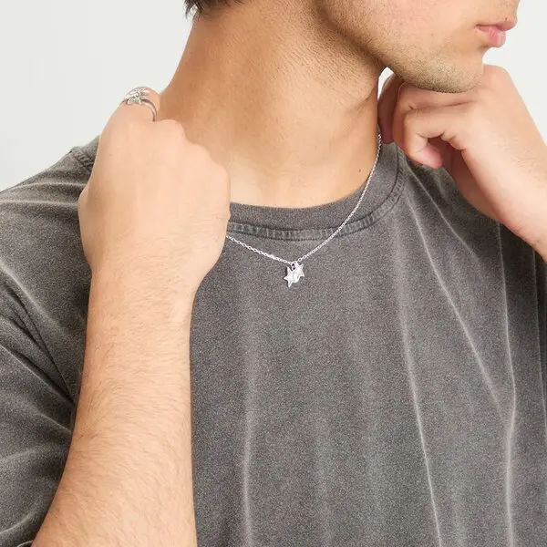 TWOJEYS Tilted Star Pendant Necklace
