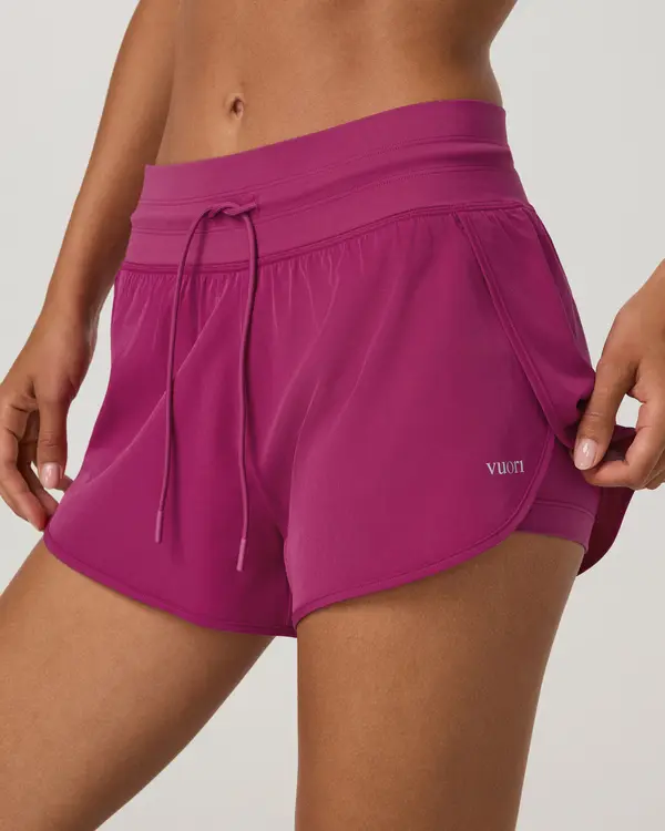 Vuori Daily Speed 2.5" Shorts - Dragonfruit