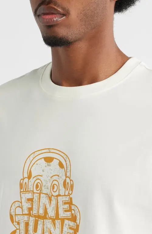 VIC GARCIA WORLD Fine Tune Graphic T-shirt
