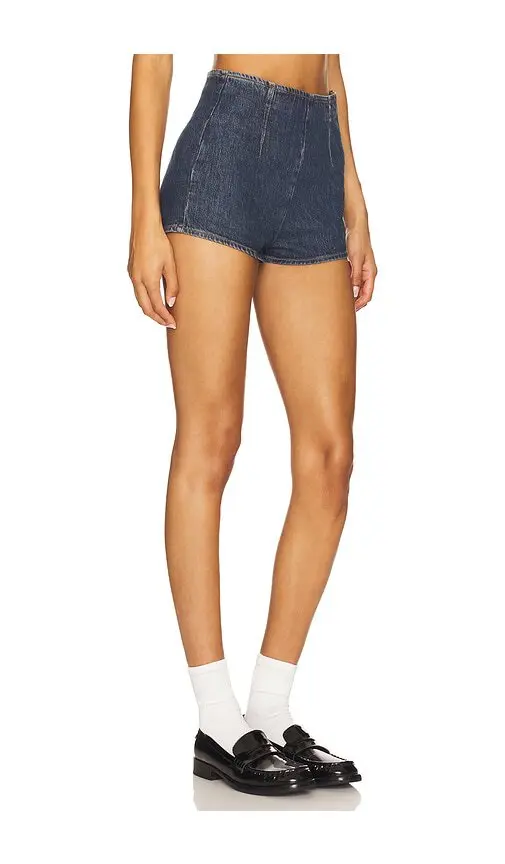 TRIARCHY Velma Hot Short