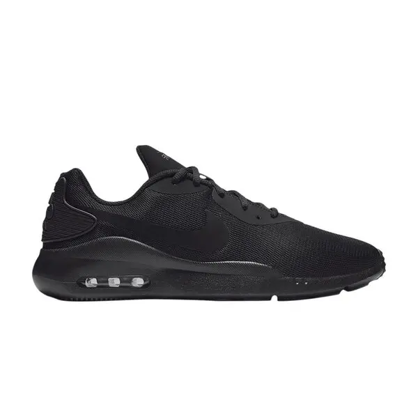 Nike Air Max Oketo 4e Wide Sneakers