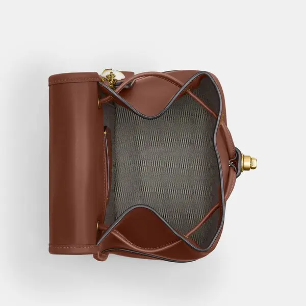U264美品 オールドコーチ リュックサック　バックパック ターンロック レッド レザー USA ゴールド金具 COACH Backpack Turn Lock Coach Turnlock Backpack - Brass/Redwood | Editorialist
