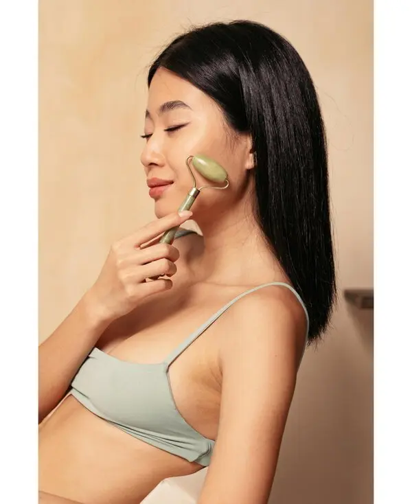 SEREE Jade Stone Face Roller - Green