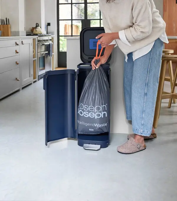 JOSEPH JOSEPH Porta Easy-empty Pedal Bin - Blue